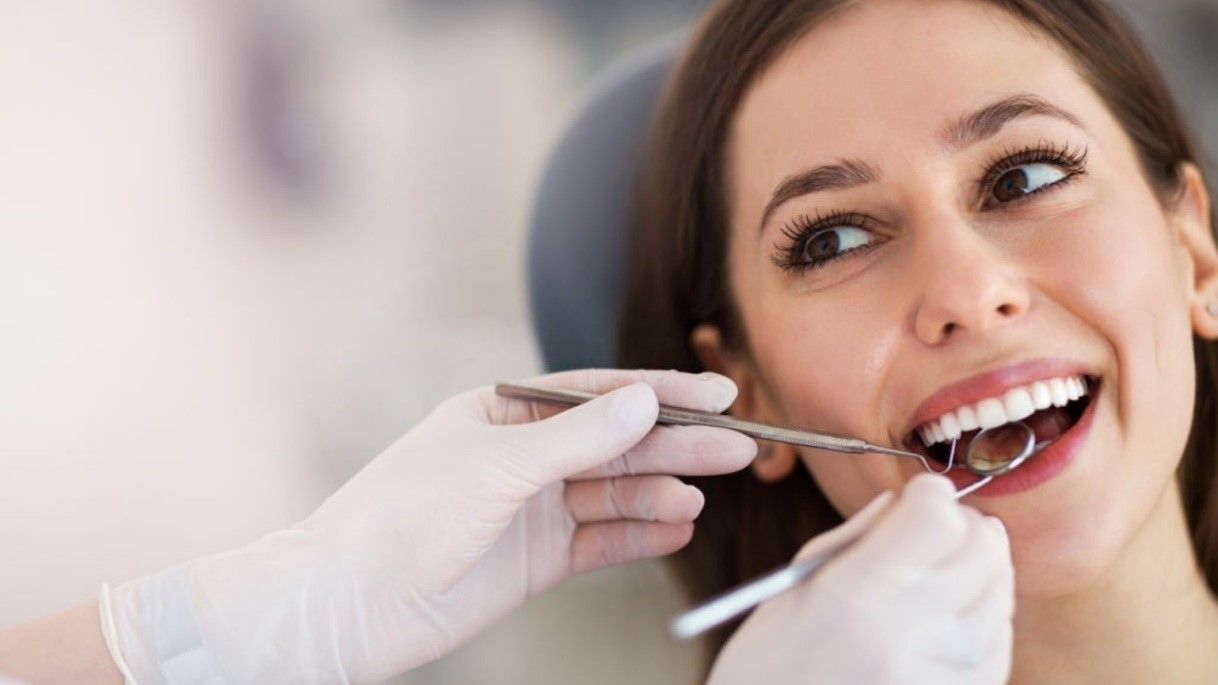 Correct Overlapping Teeth: Effective Methods & Guide
